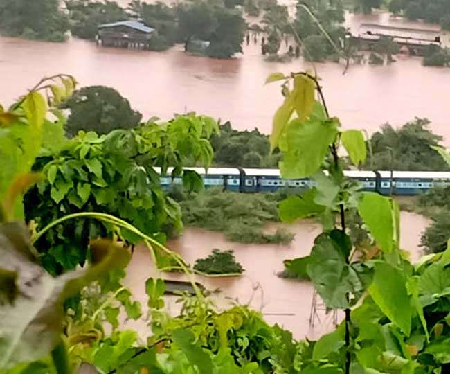 Mumbai rains live update Heavy rains lash Mumbai, train and flight services affected, several ...